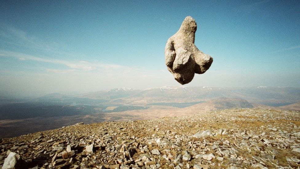 How stone poses became a surreal project - BBC News