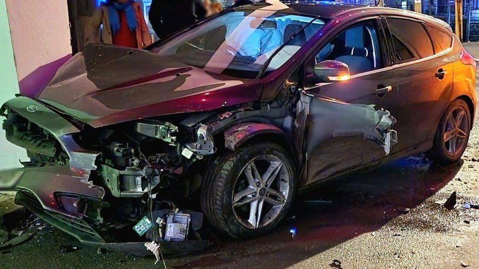 Investigation into New Year's Day crash in Looe - BBC News