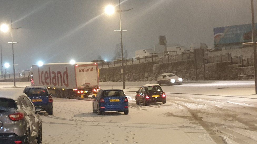 Heavy snow in Midlands leads to travel warnings and road disruption ...