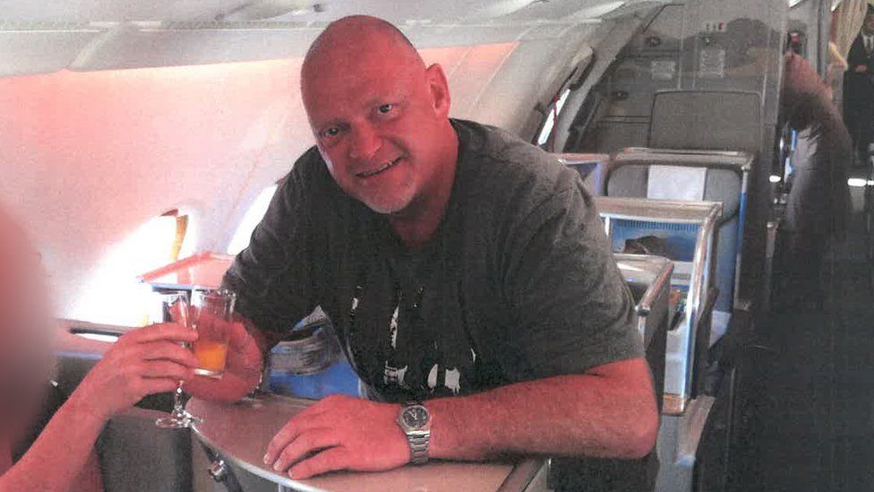 Fraudster Anthony Kemp jailed over £8m investment con - BBC News