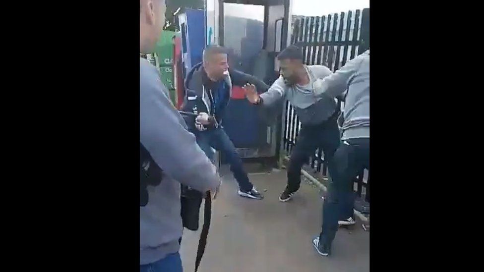 Officers cleared over Birmingham baton strike arrest - BBC News