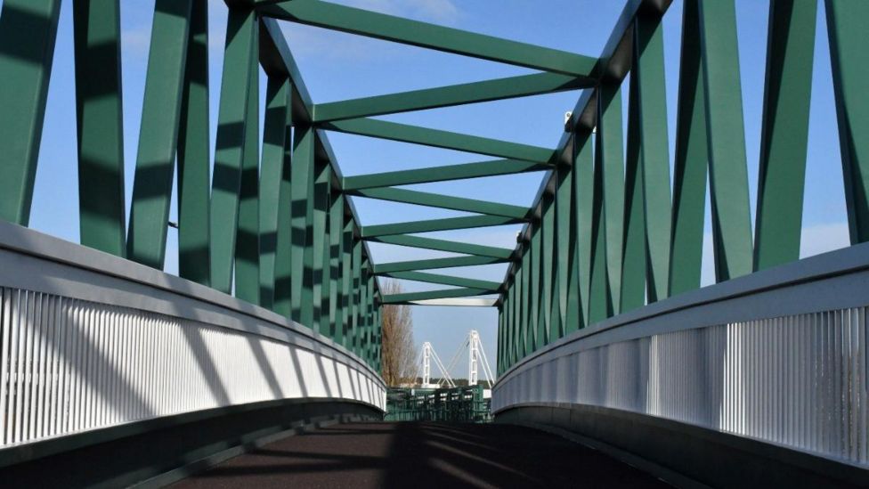 New Solihull footbridge opens across A45 - BBC News