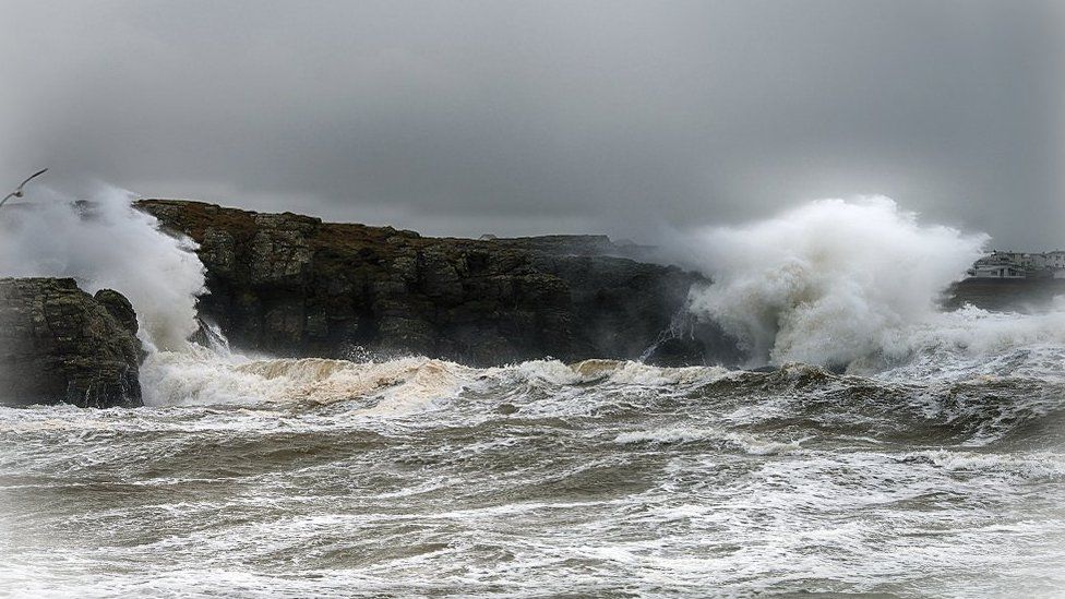 Wales weather: M4 clear after Storm Frank flooding - BBC News