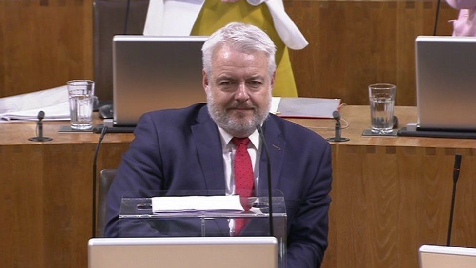 Wales' new first minister Mark Drakeford appoints his team - BBC News