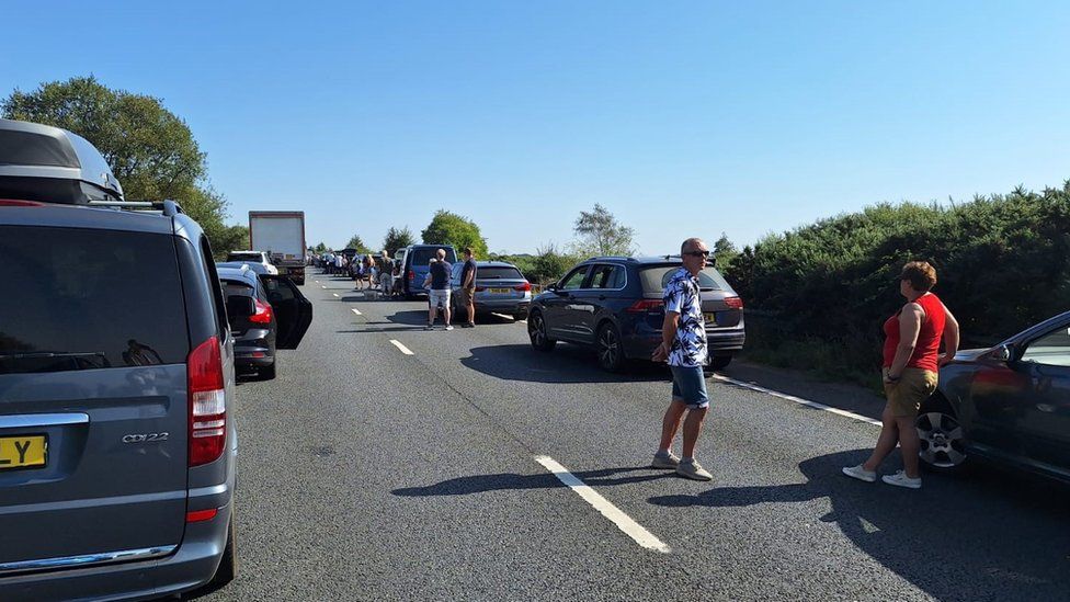 Motorists suffer hot weather misery after A31 crash - BBC News