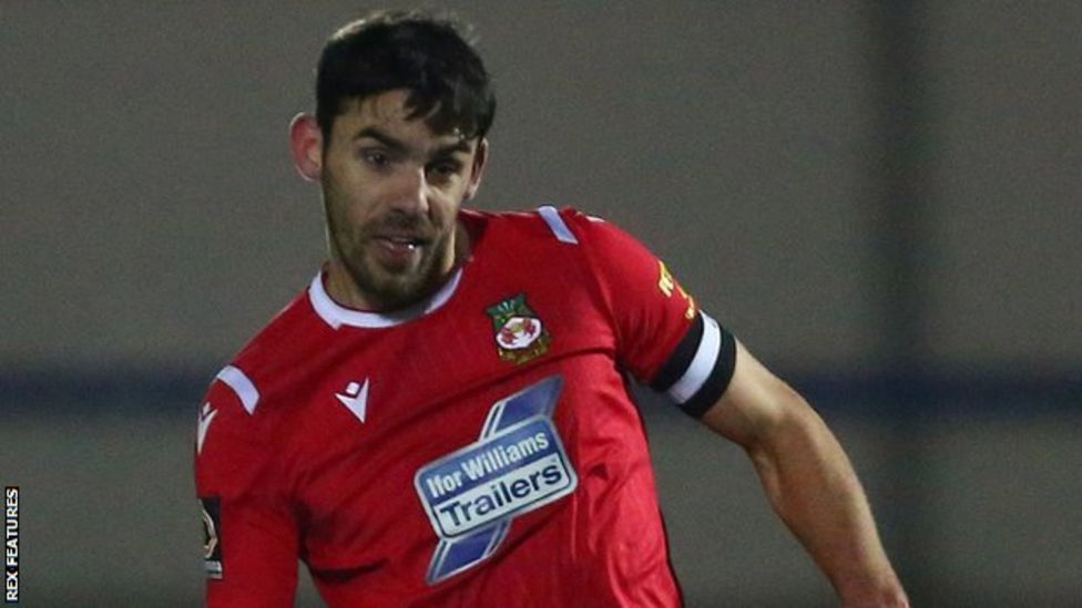 Shaun Pearson: Wrexham captain returns to Grimsby - BBC Sport