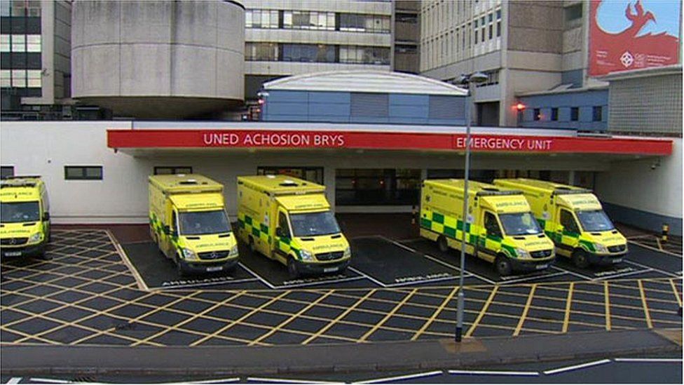 Cancer: Wales' new waiting times results a UK-first - BBC News