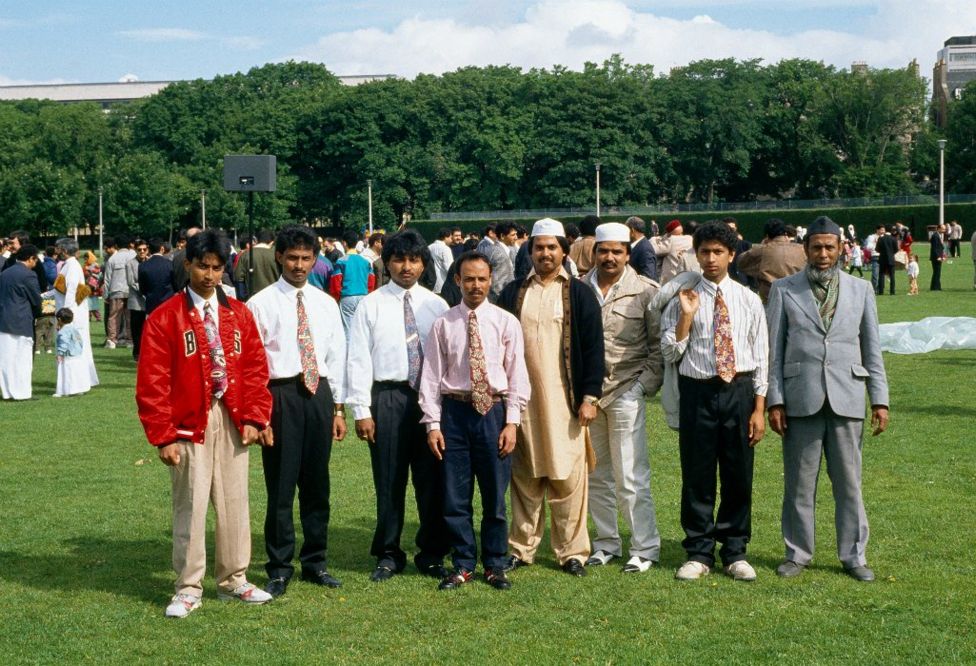 In pictures: South Asian culture in Scotland over 30 years - BBC News