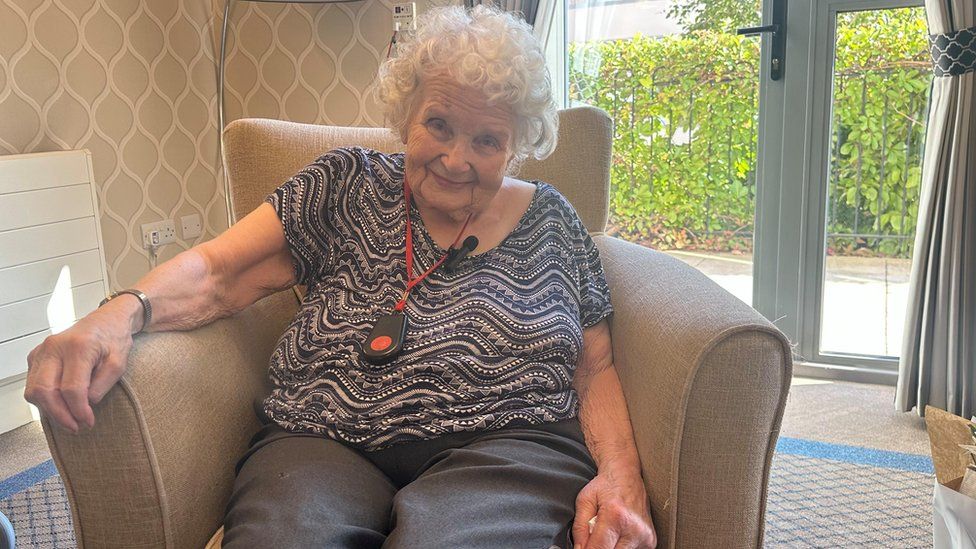 Northampton Town fan Grace Richards turns 100 after 92 years of support - BBC News