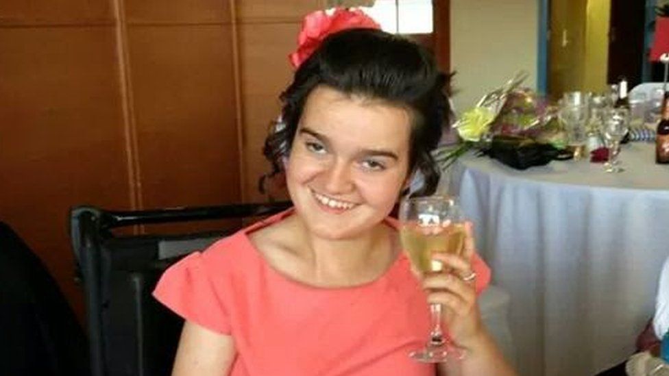 Homeless family 'can't use £500,000 trust fund' - BBC News