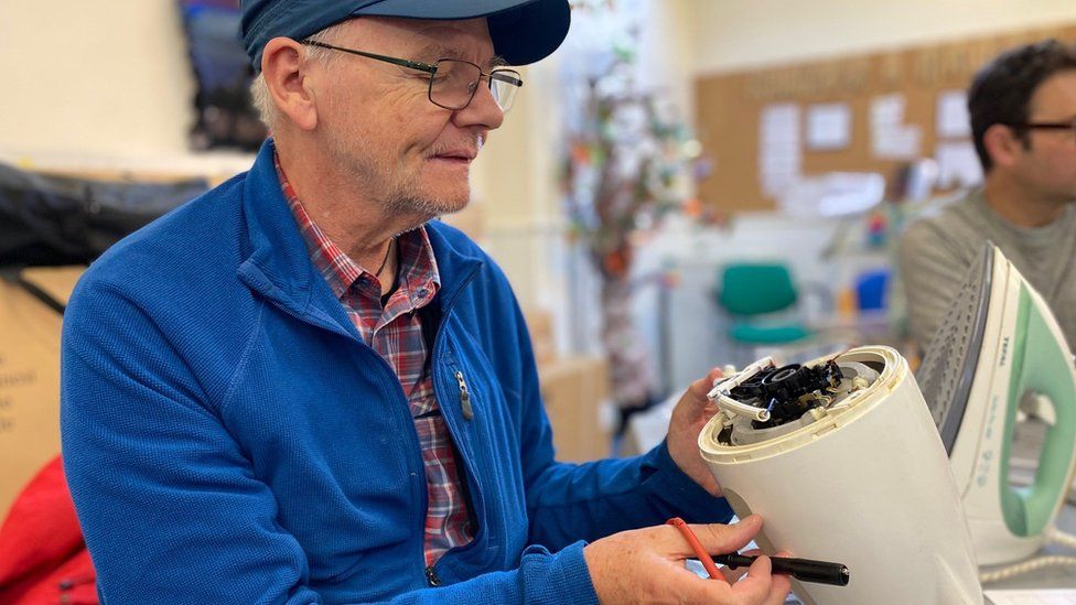 York repair café 'sharing skills and also sharing company' - BBC News