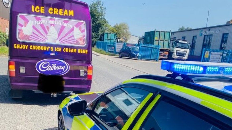 Man charged after police stop ice cream van in Devizes - BBC News