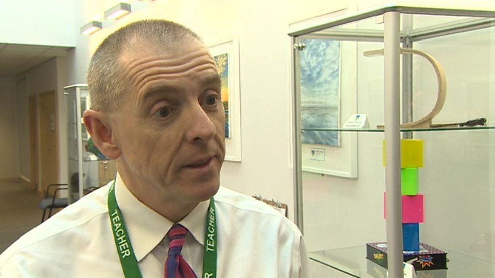 Ehangu cynllun i'r disgyblion mwyaf disglair - BBC Cymru Fyw