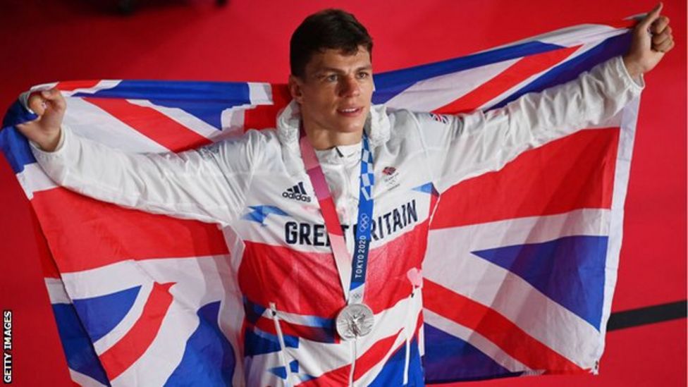 Olympic medallist Pat McCormack lands stoppage win on pro debut - BBC Sport