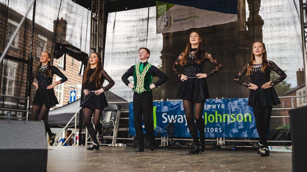 Lluniau: Gŵyl Rhuthun 2023 - BBC Cymru Fyw