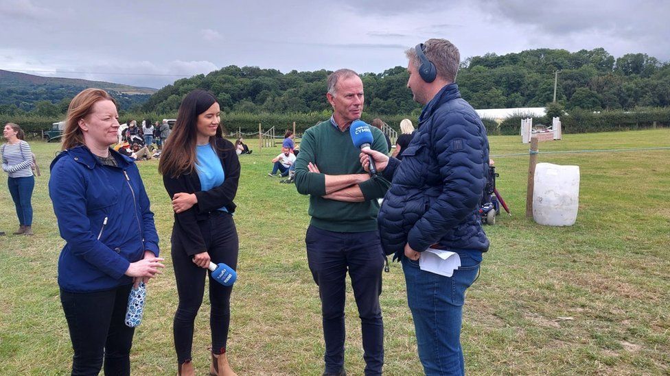 Tro cyntaf Ifan yn Sioe Sir Meirion - BBC Cymru Fyw