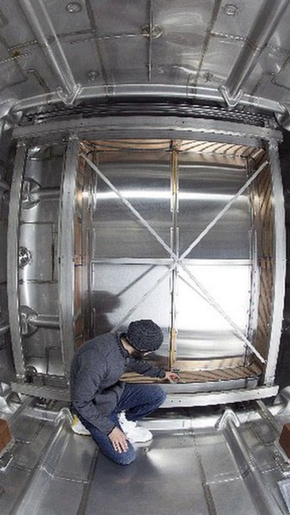 Supernova 'stream' in neutrino lab's sights - BBC News