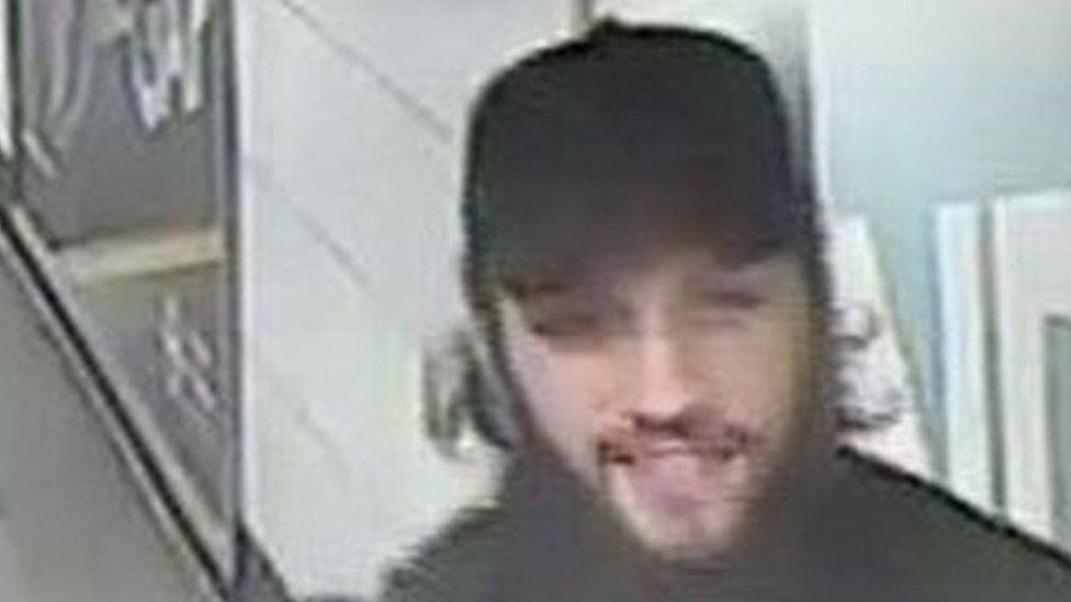 William Fernandez: New images of remand prisoner 'released by mistake' - BBC News