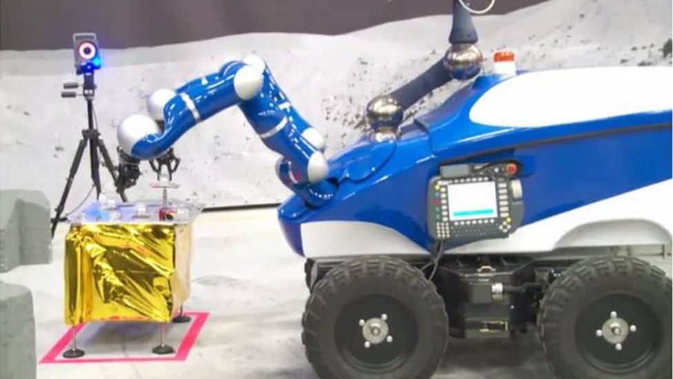 Tim Peake drives remote robot on Earth from orbit - BBC News