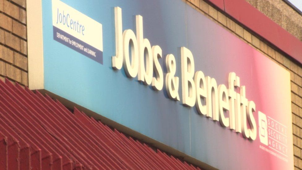 Number of Northern Ireland unemployment claimants rises - BBC News