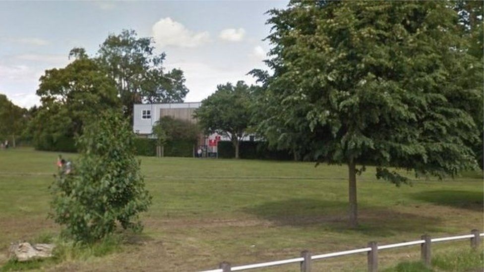 Caversham school will be built on playing fields - BBC News