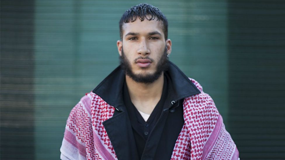 British Muslim artists showcased in new Peterborough gallery - BBC News