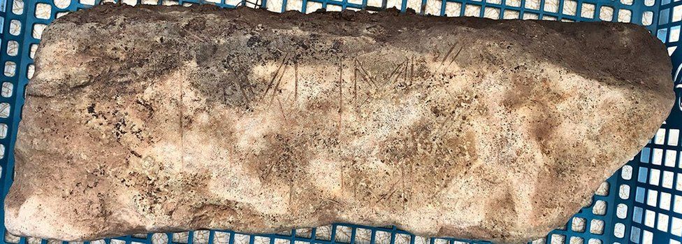 'Stunning' decorated Neolithic stone discovered in Orkney - BBC News