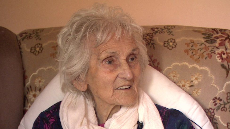People in need of support sharing their homes in Cornwall - BBC News