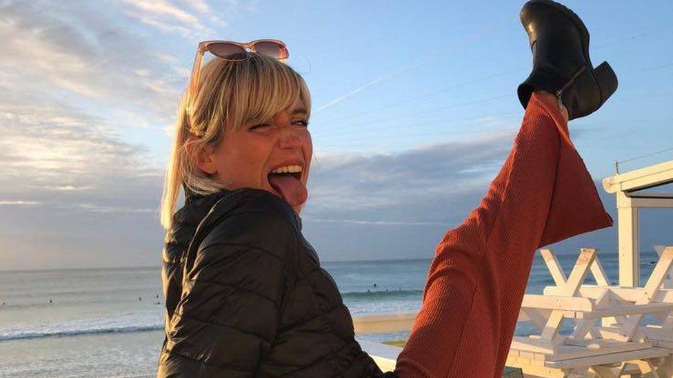 Molly Hocking: The Voice winner tells trolls to 'stop nastiness' - BBC News