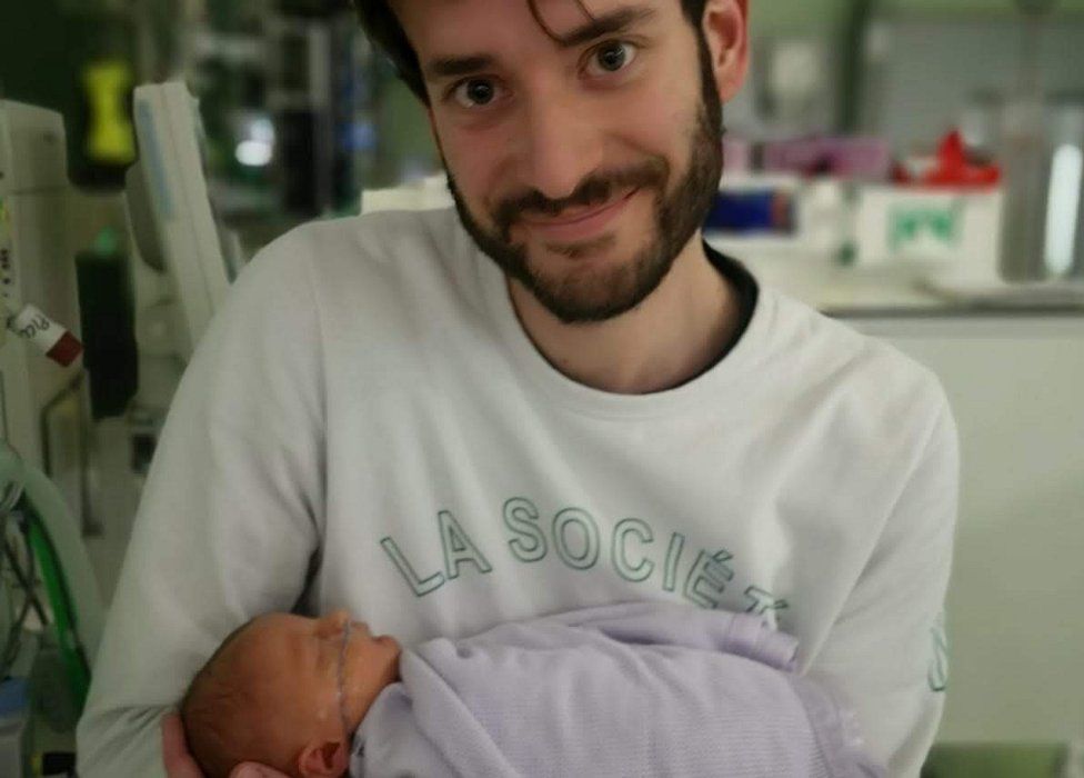 Bereaved father runs six marathons in six days - BBC News