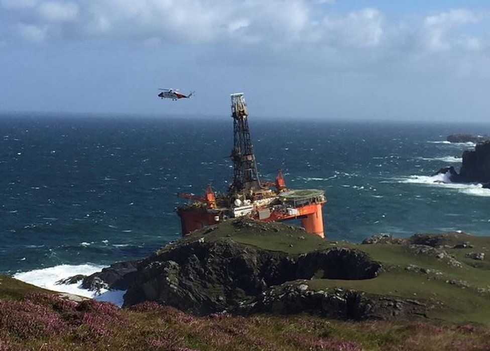 Salvage experts begin examining stricken Western Isles oil rig - BBC News