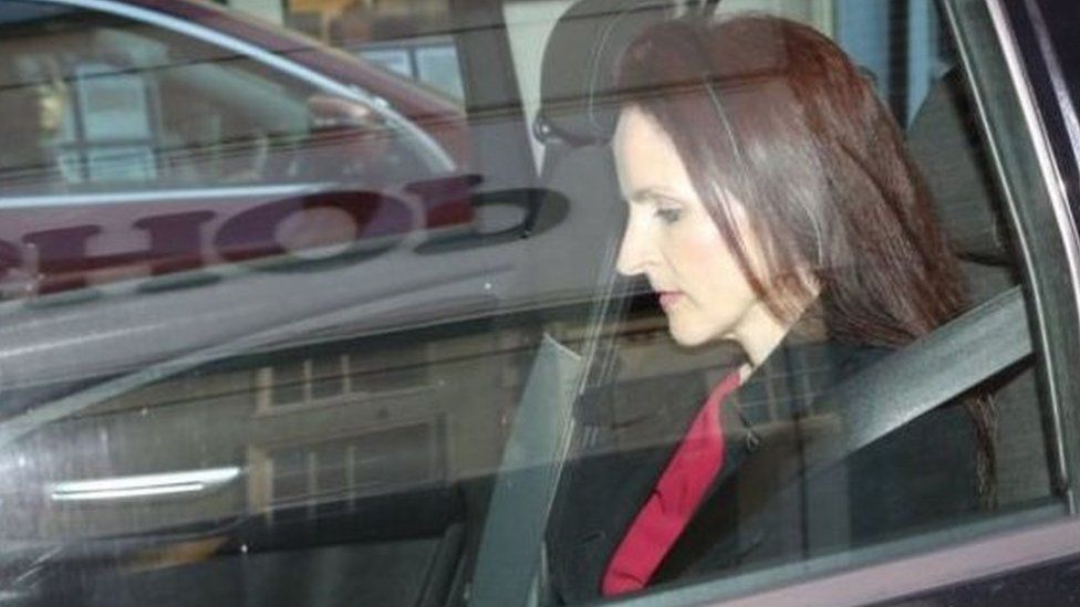 Parachute trial: Husband 'would never ever' harm wife - BBC News