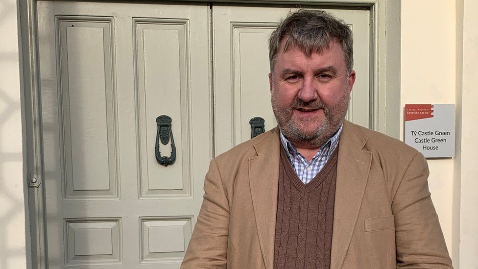 Castell Aberteifi 'ar seiliau ariannol cadarn iawn' - BBC Cymru Fyw