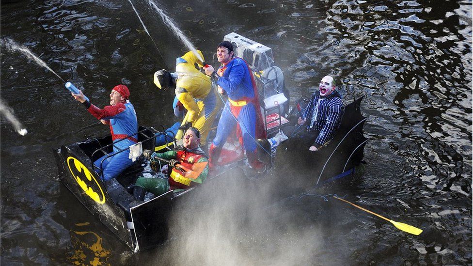 Matlock Bath raft race returns after three-year gap - BBC News