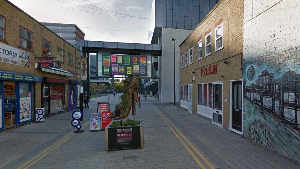 Southend stabbing: Two arrested on suspicion of murder - BBC News