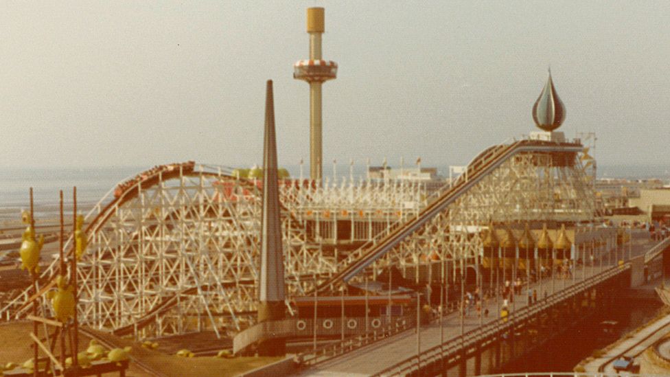 Blackpool Pleasure Beach's Big Dipper rollercoaster turns 100 - BBC News