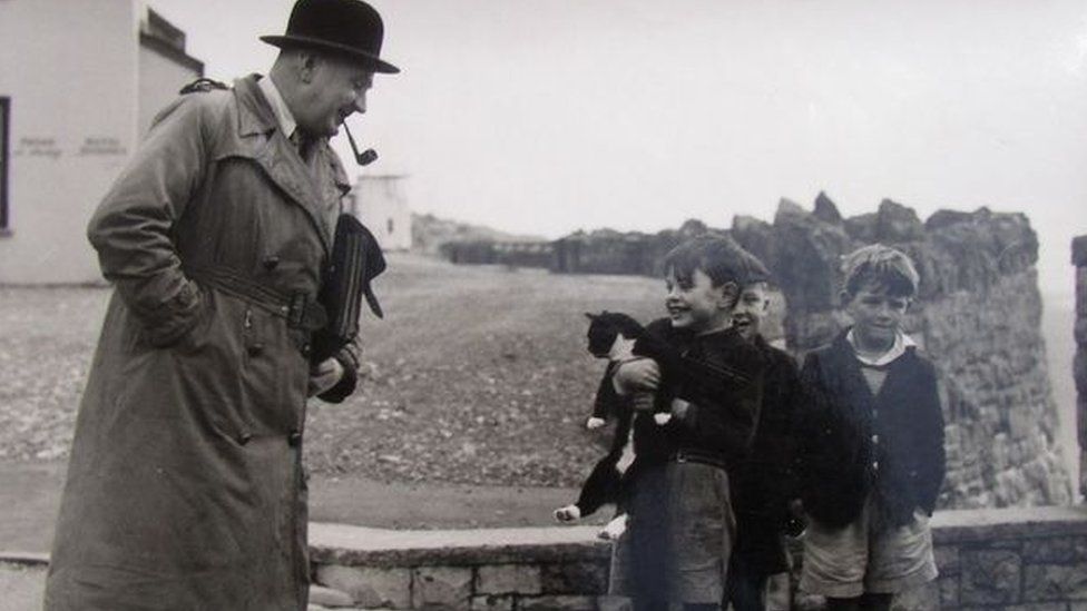 Ronnie 'Cadno' a llofruddiaethau Pentywyn - BBC Cymru Fyw