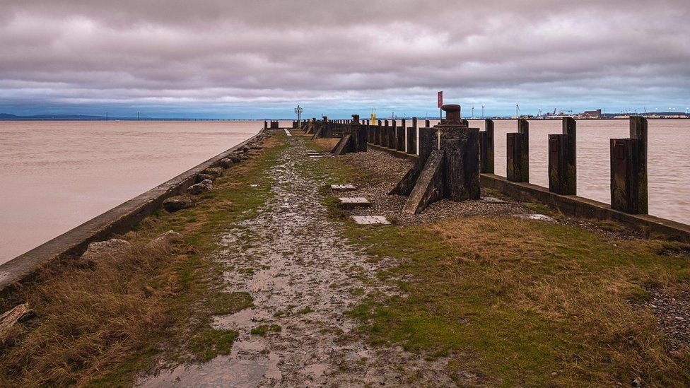 Campaign to reopen Portishead's pier to visitors - BBC News