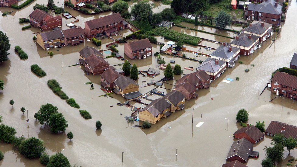 South Yorkshire flooding: Defences 'reduce impact' - BBC News