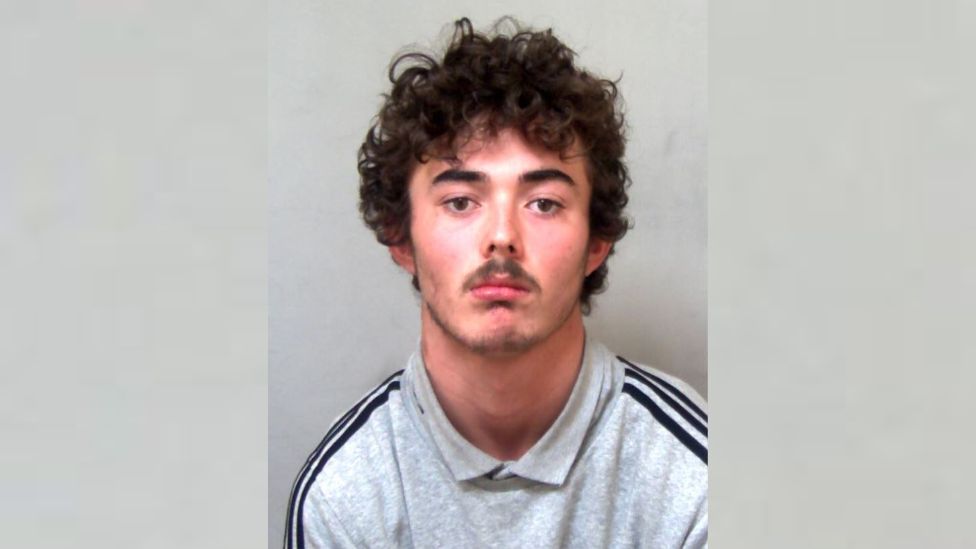 Sudbury man jailed after showing off machete on Snapchat - BBC News