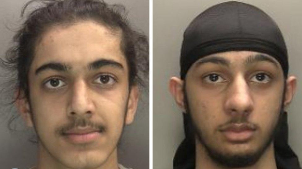 Ronan Kanda: Teens sentenced for boy's mistaken identity murder - BBC News