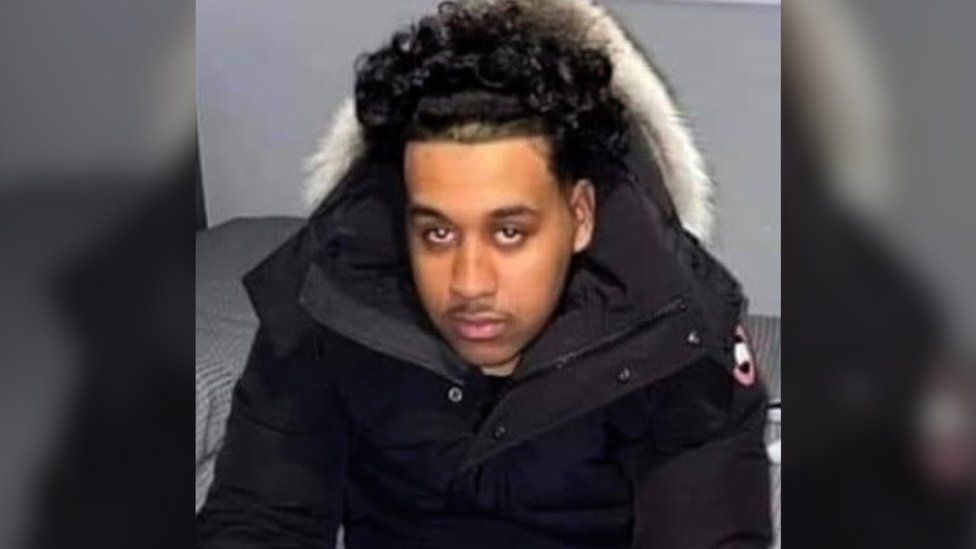 Tilehurst: Tribute to Sheldon Lewcock after van death - BBC News