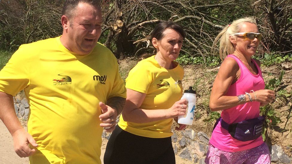 Dad uses running to deal with grief over son's suicide - BBC News