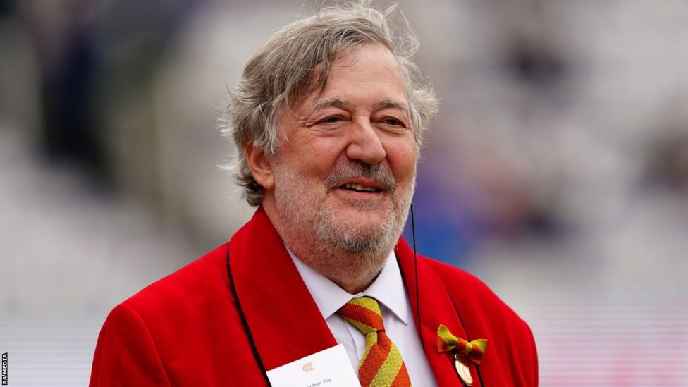 Jonathan Mills: Club cricketer who hit century after cancer diagnosis ...