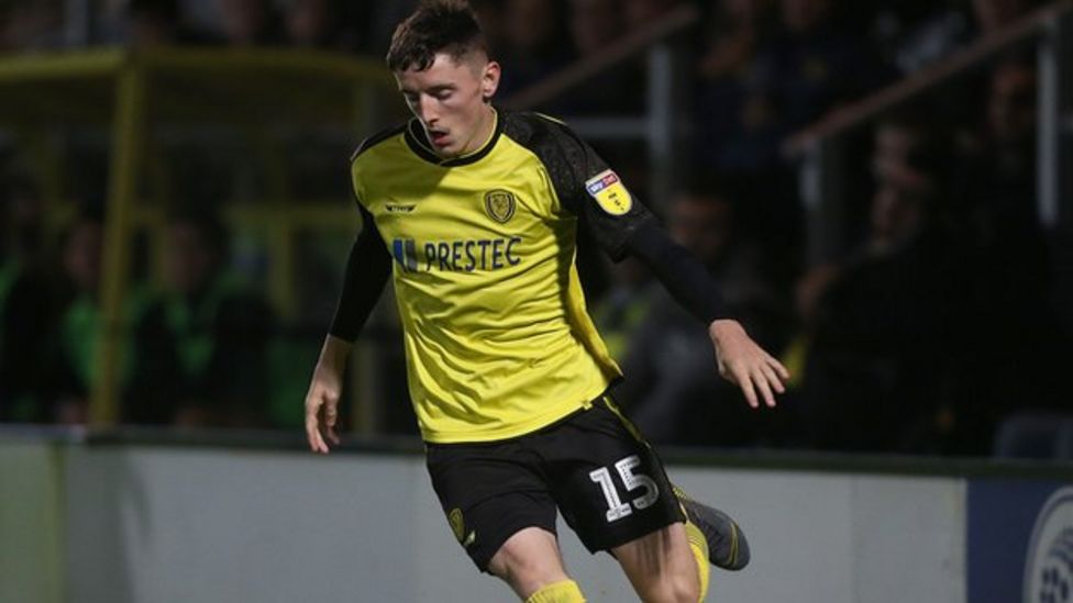 Reece Hutchinson: Cheltenham Town sign former Burton Albion left-back ...