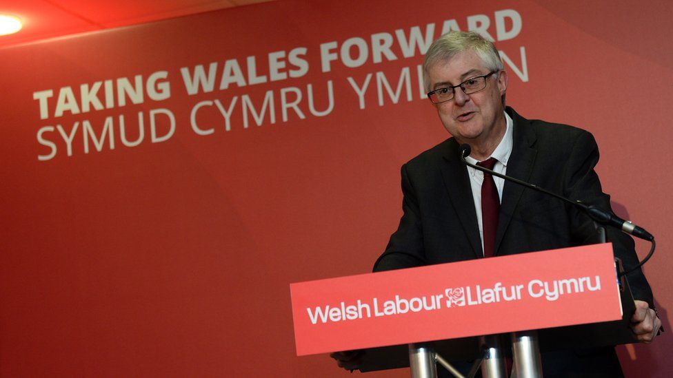 Mark Drakeford yn tyngu llw fel Prif Weinidog Cymru - BBC Cymru Fyw