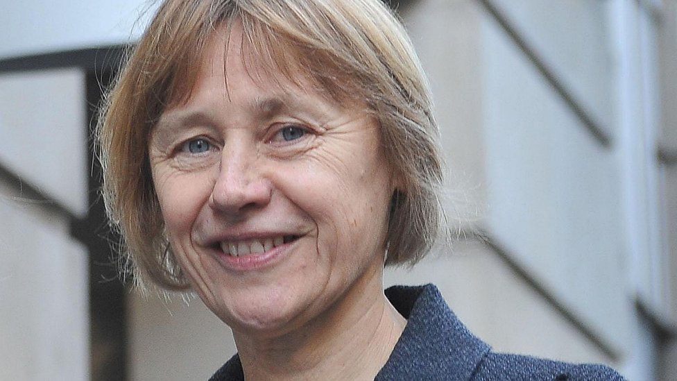 HMRC chief executive to quit post - BBC News