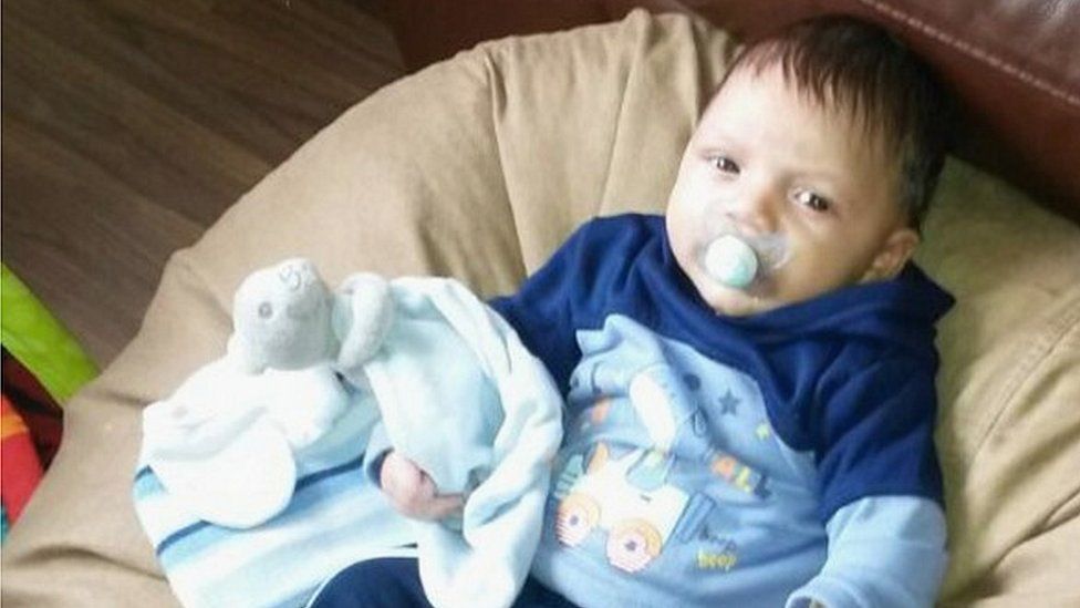 Nottingham dead baby trial dad told police of spasm - BBC News