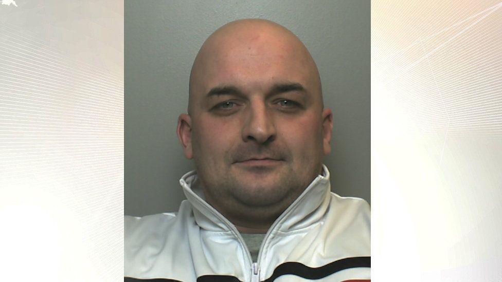 Barry Knapper is sentenced for killing partner Lisa Reynolds in Stoke ...