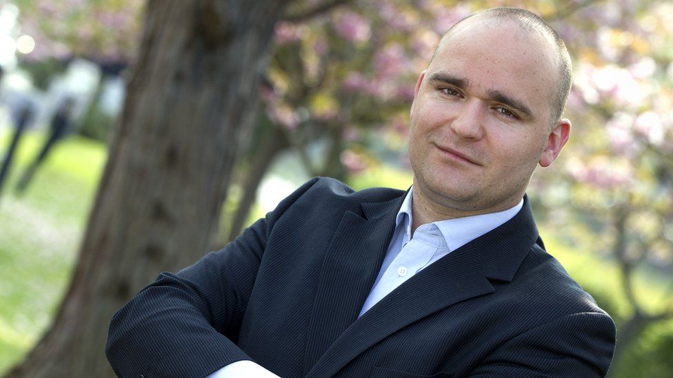 Ateb y Galw: Carl Roberts - BBC Cymru Fyw